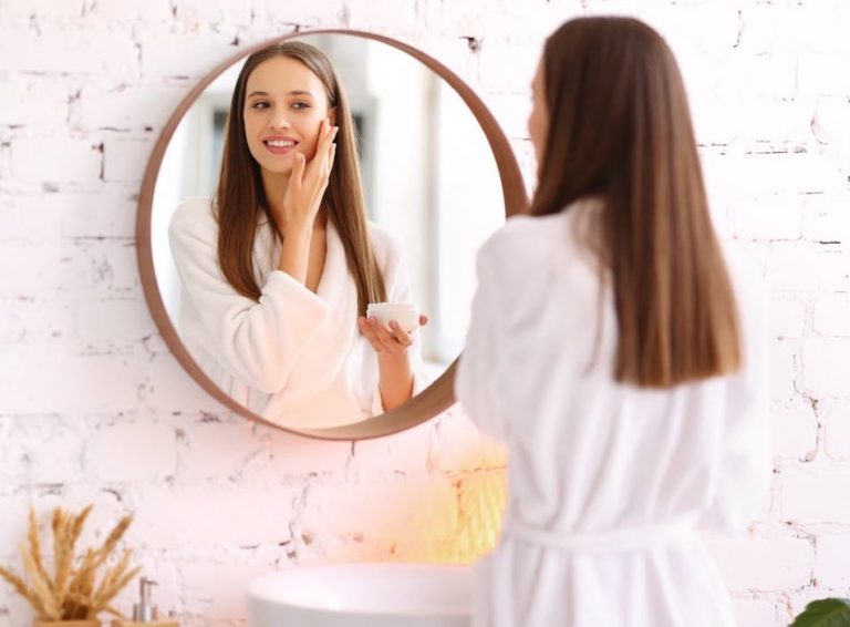 Skin Cycling Routine: How it Works (And Which Products to Use)