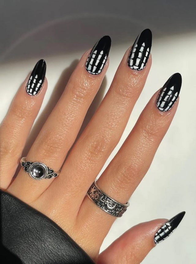 41 Spooktacular Halloween Nail Art Ideas That are Creepy & Cute